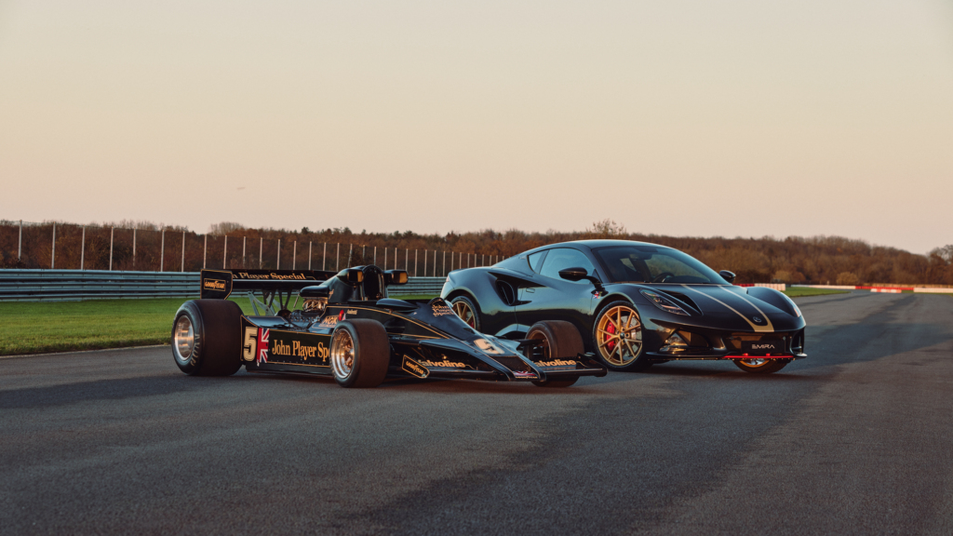 Lotus Emira Limited Edition: l'omaggio al motorsport e alla F1 - Motori.it