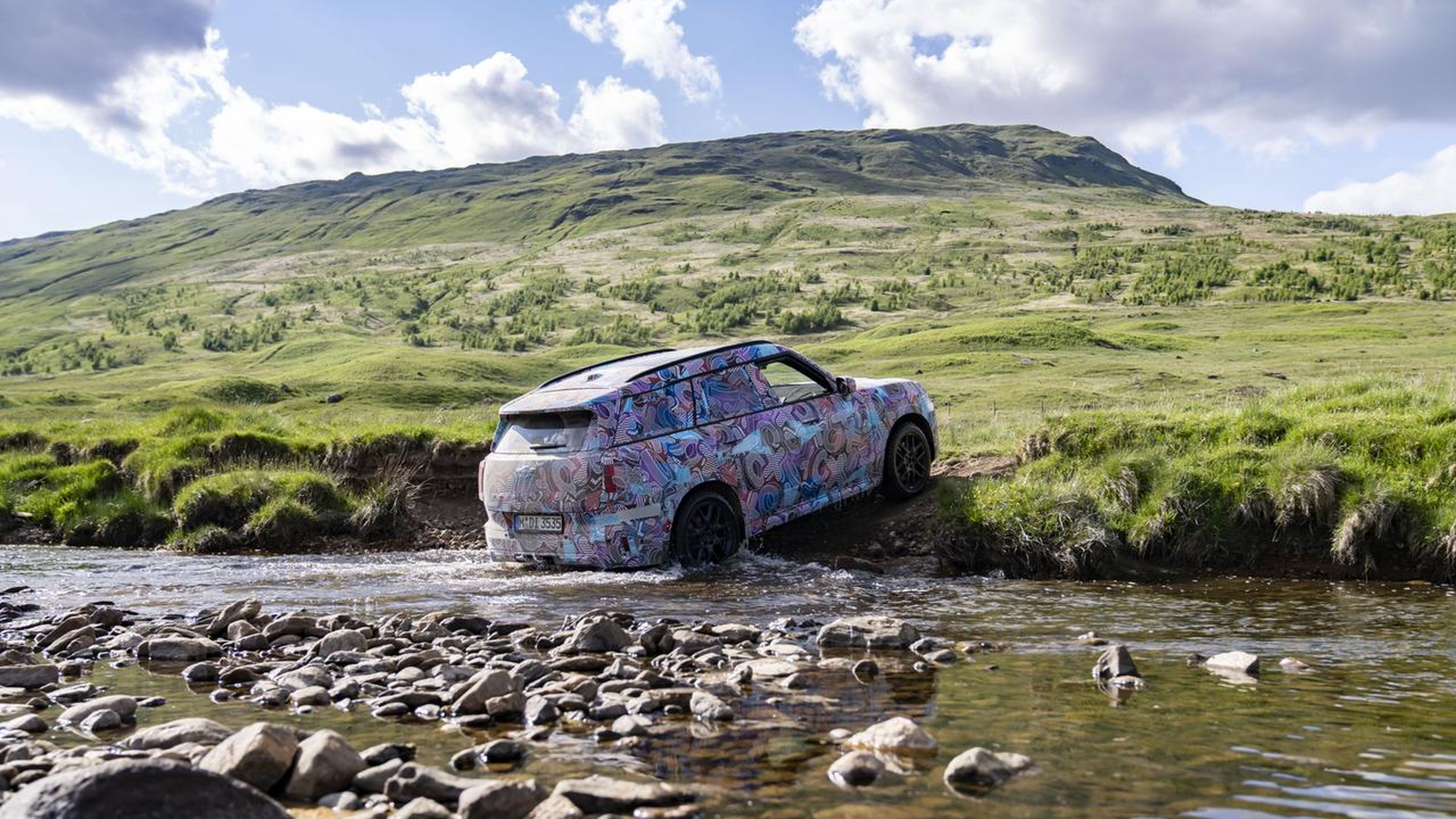 Mini Countryman 2024: la terza generazione attraversa le Highlands ...