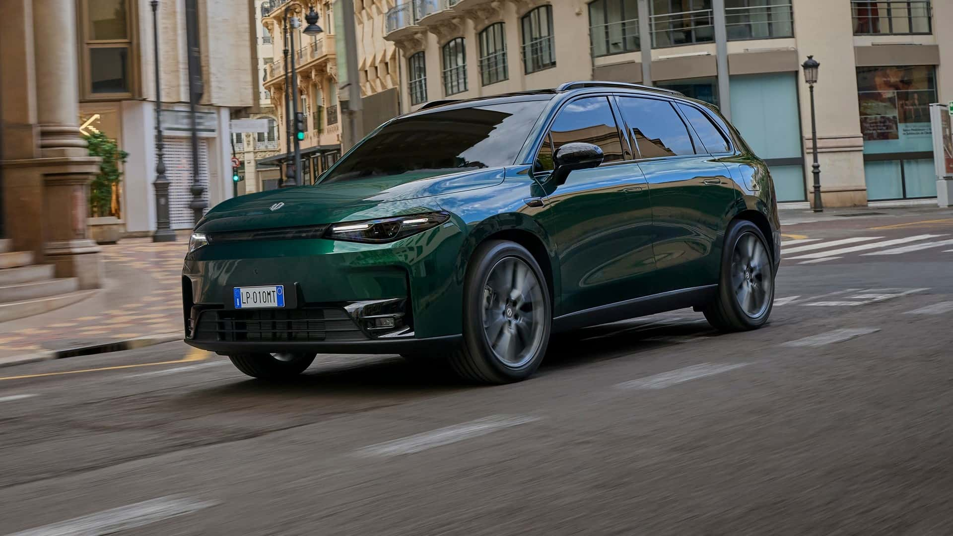 Leapmotor C10: il SUV elettrico cinese debutta a Milano con Stellantis ...