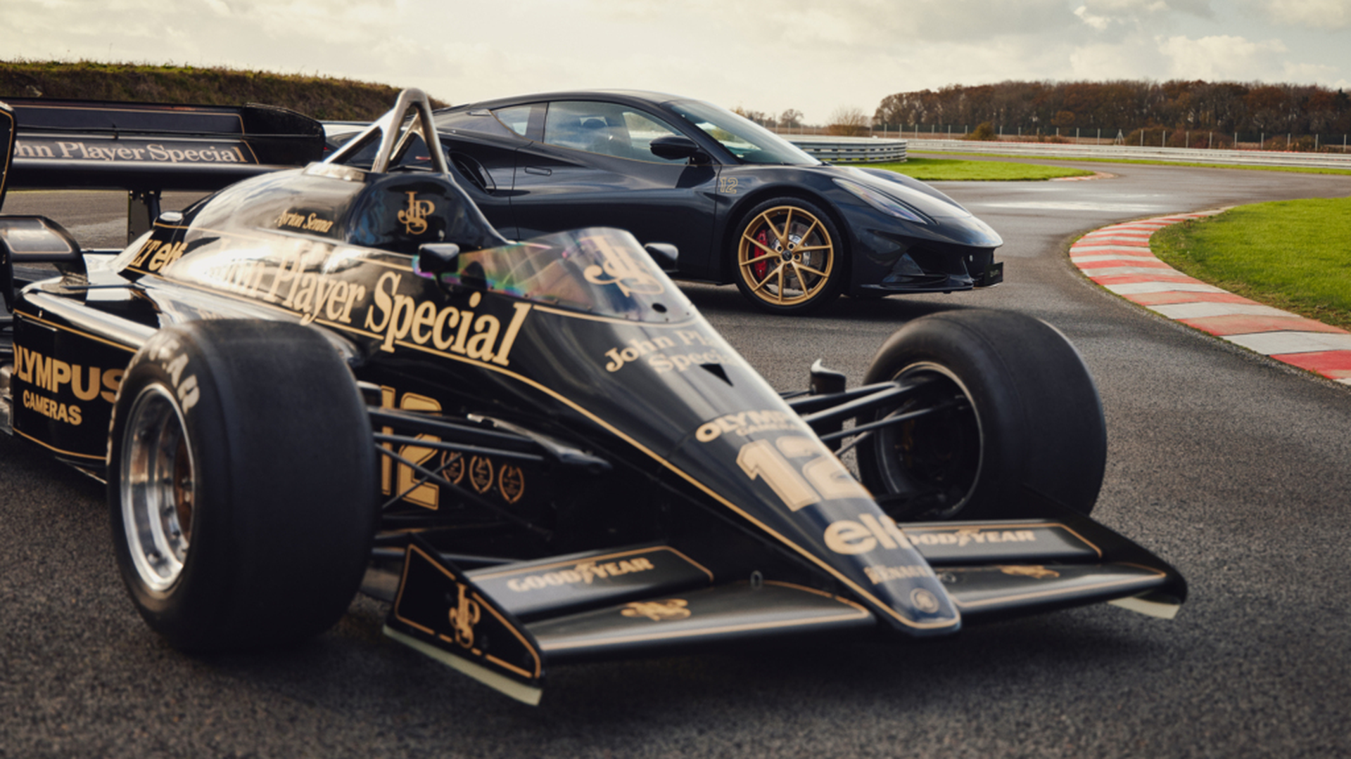 Lotus Emira Limited Edition: l'omaggio al motorsport e alla F1 - Motori.it