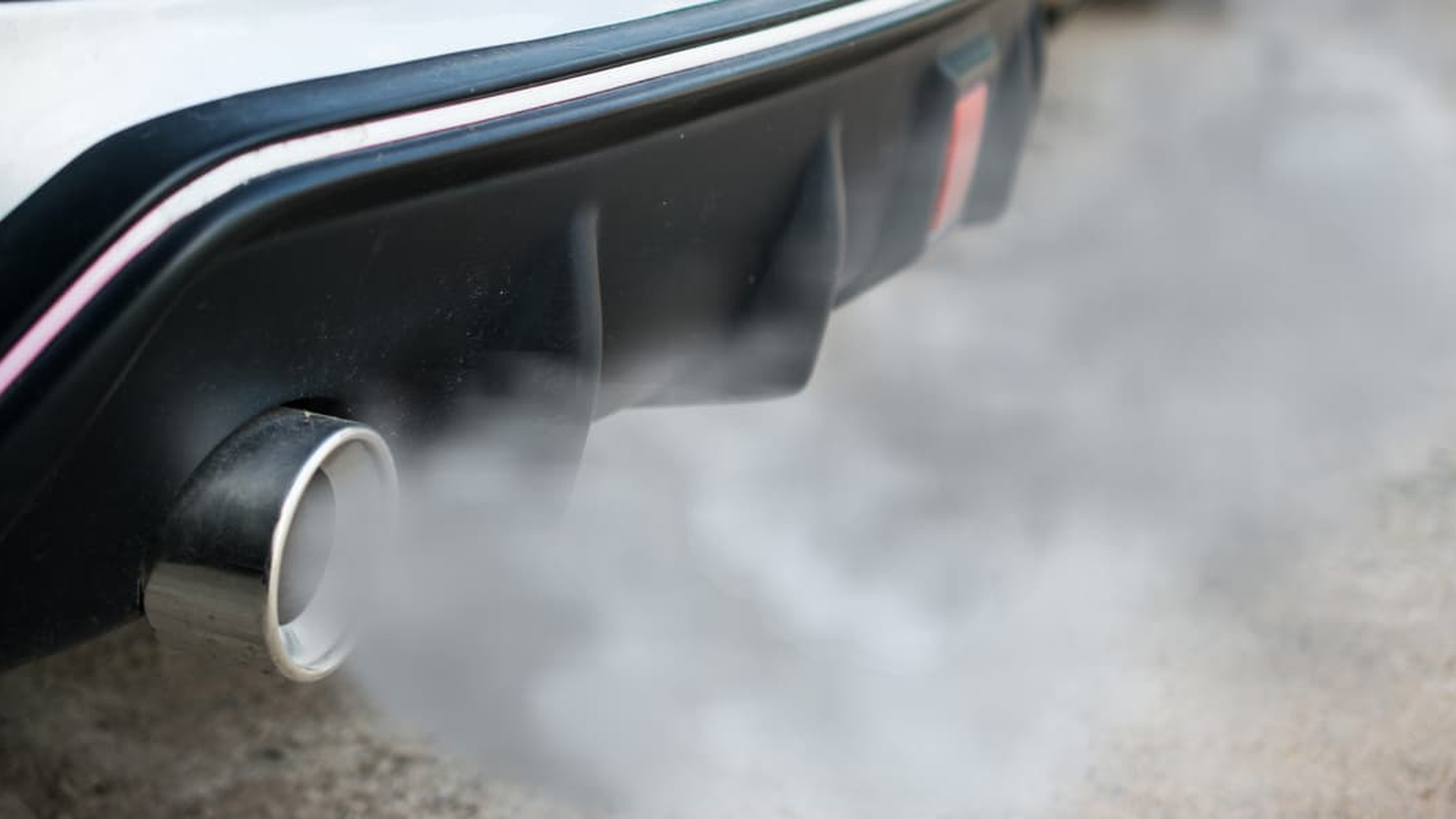 Fumo bianco dalla marmitta: cause, rimedi, cosa fare e cosa significa ...