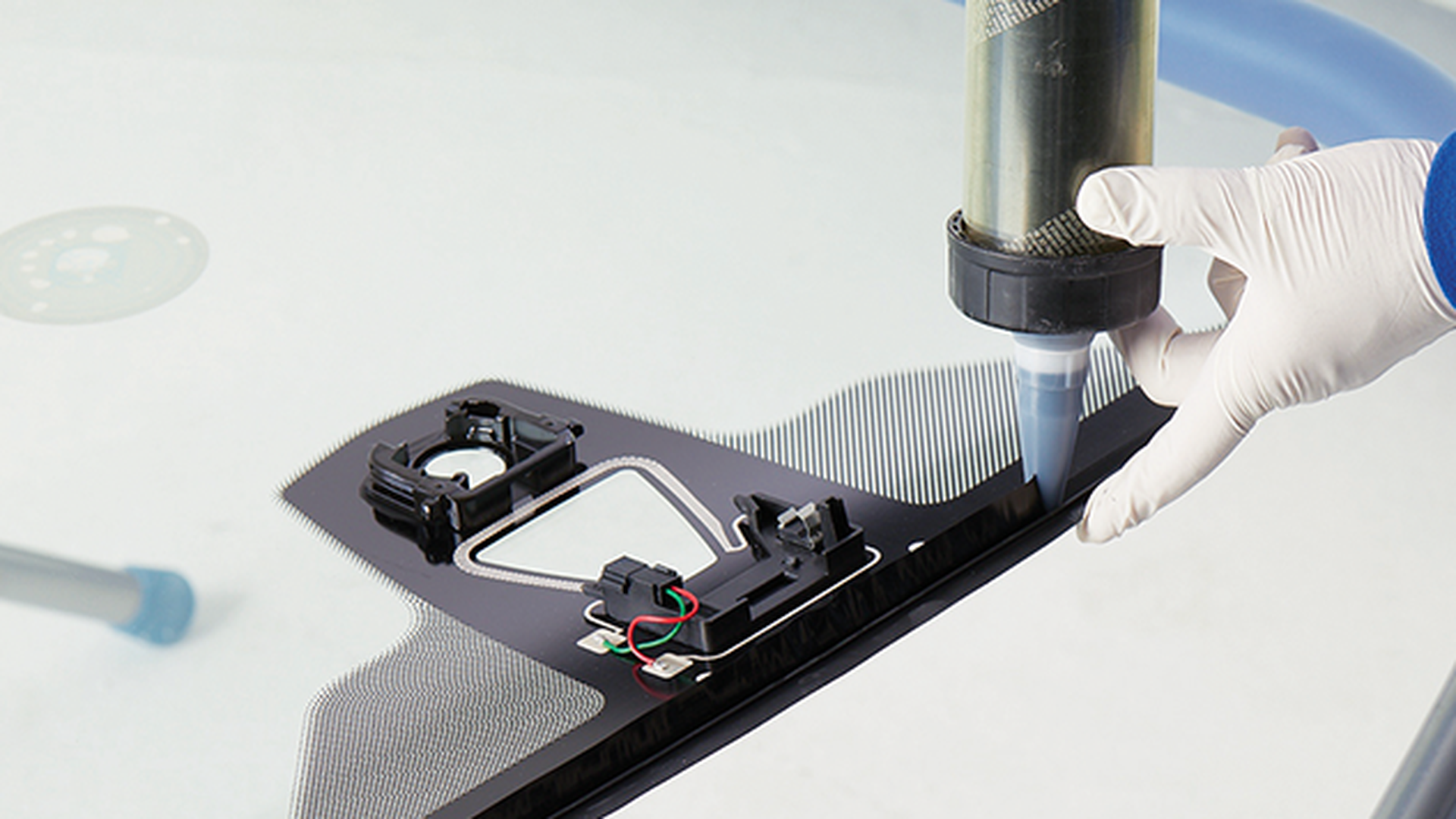 Parabrezza auto: come sostituirlo, costi e multe - Motori.it