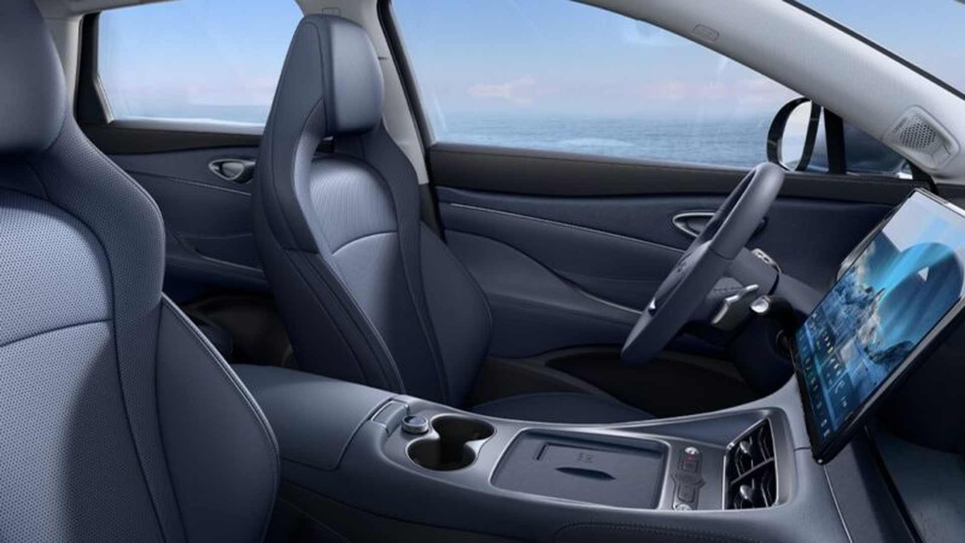 BYD Sealion 07 DM: svelati gli interni del grande SUV