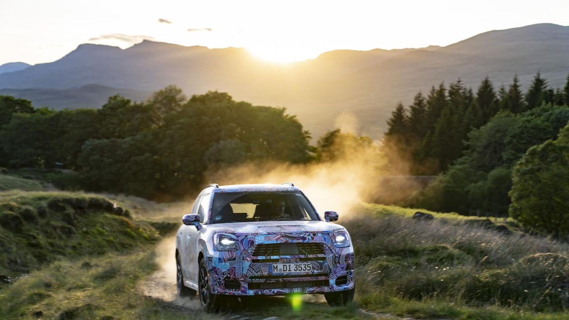 Mini Countryman 2024: la terza generazione attraversa le Highlands ...