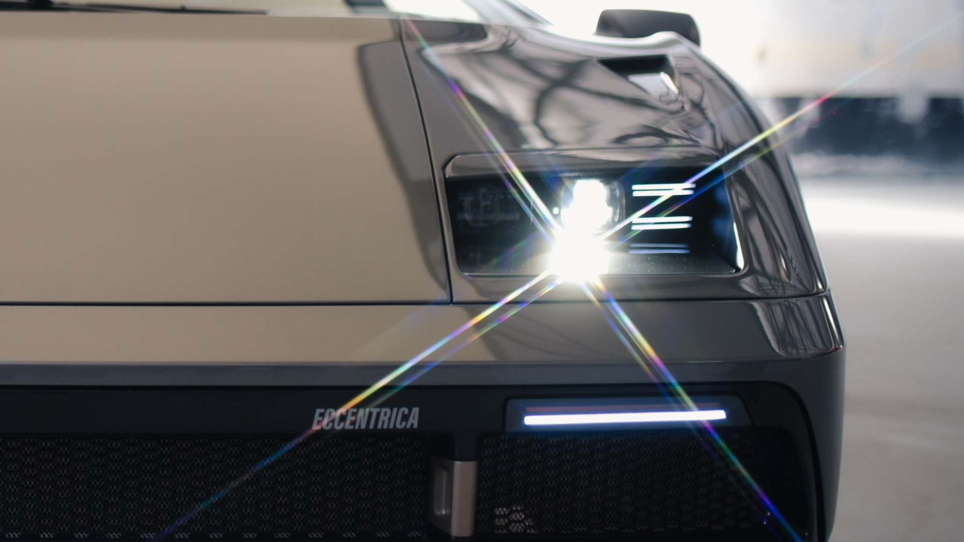 Eccentrica V12: pronta per la strada con prestazioni impressionanti ...