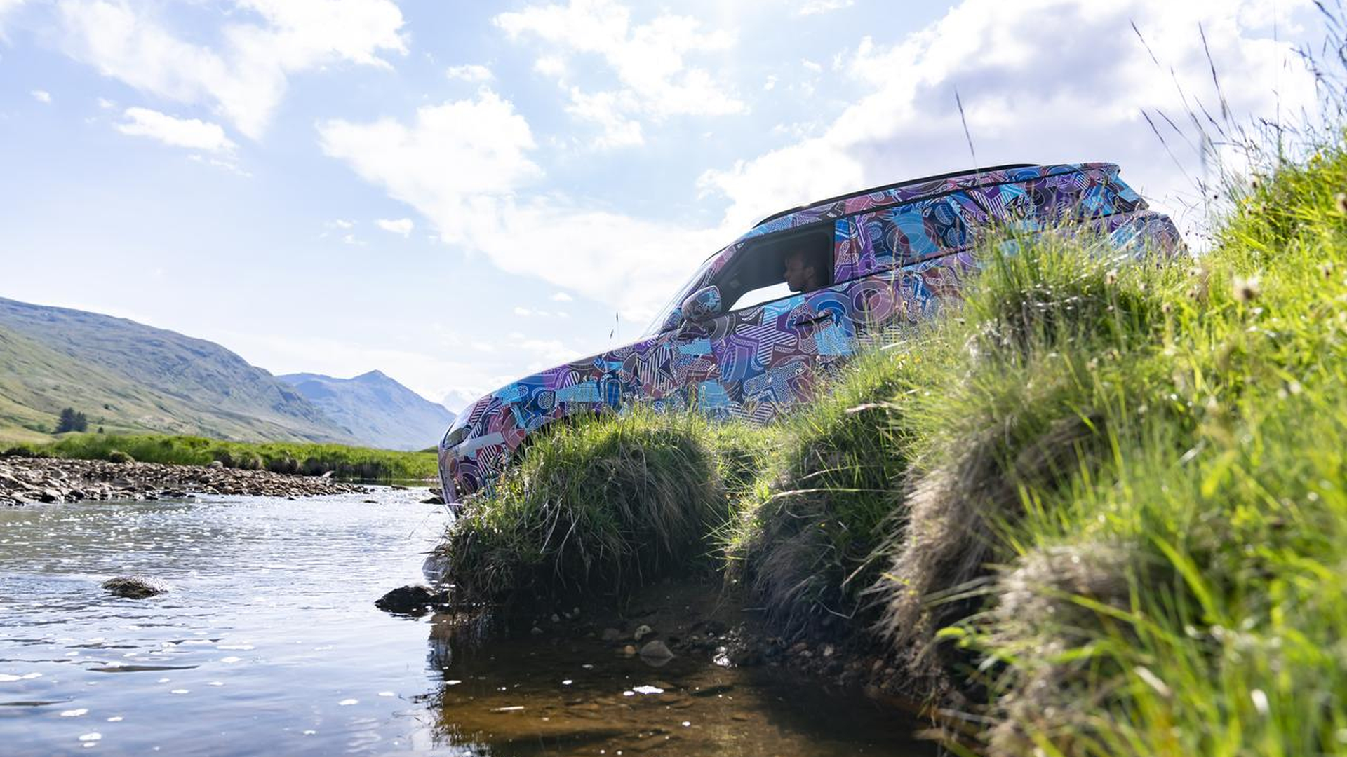 Mini Countryman 2024: la terza generazione attraversa le Highlands ...