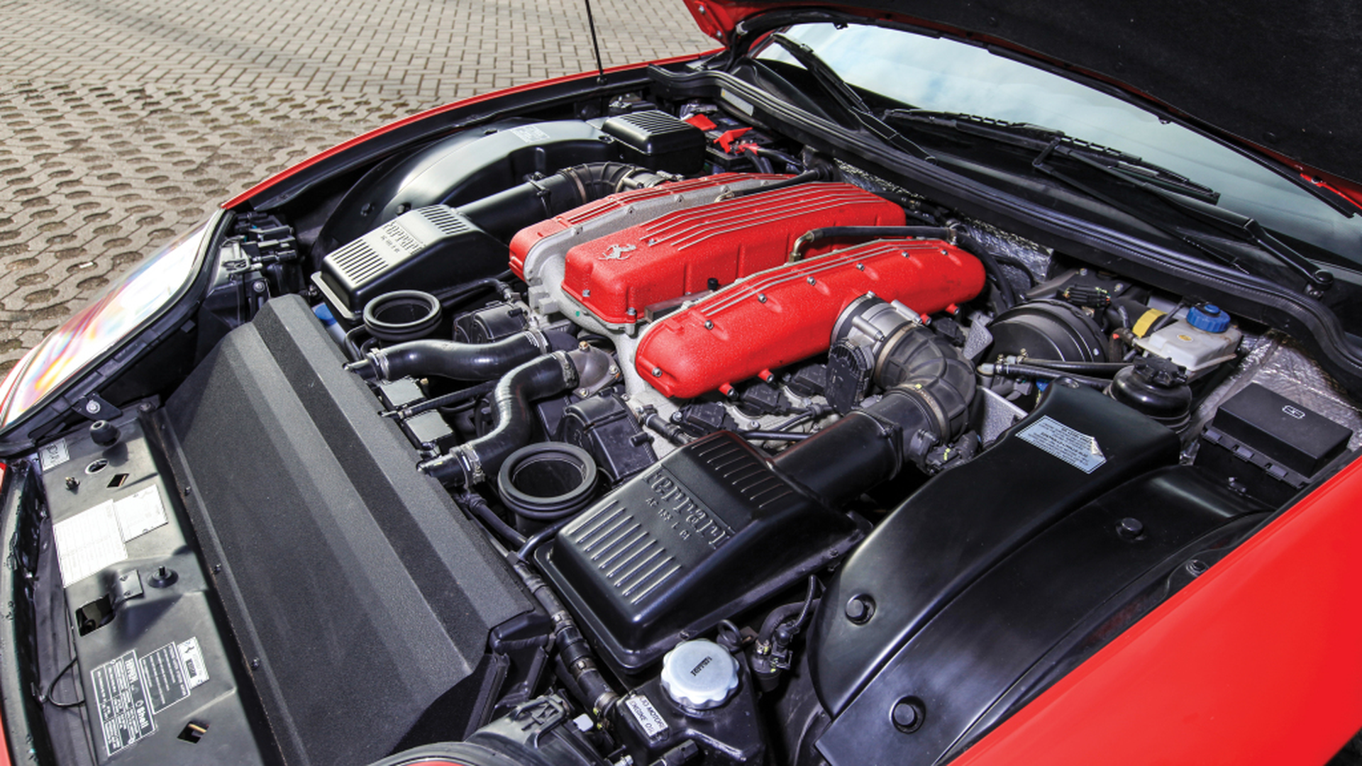 Ferrari 575M Superamerica: l'eleganza del V12 a cielo aperto - Motori.it