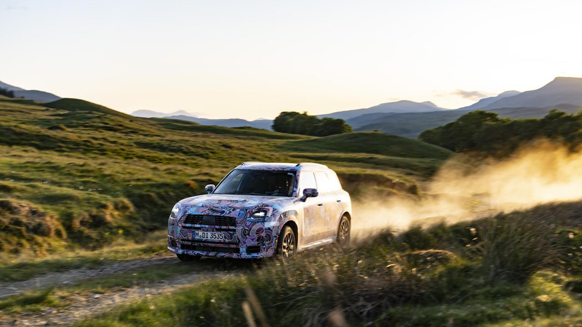 Mini Countryman 2024: la terza generazione attraversa le Highlands ...