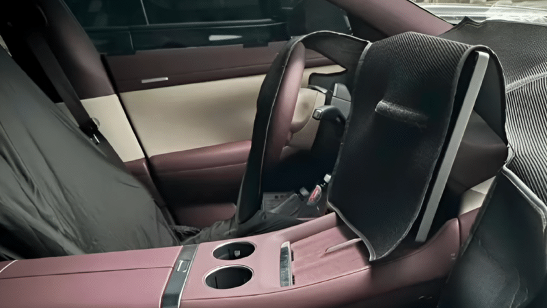 Xiaomi YU7: Il SUV elettrico si rivela con le foto spia degli interni