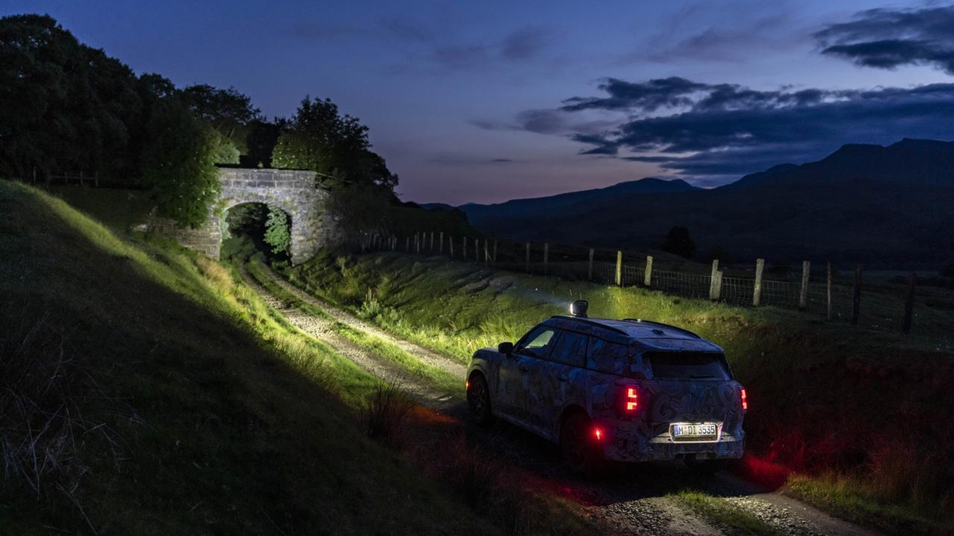 Mini Countryman 2024: la terza generazione attraversa le Highlands ...