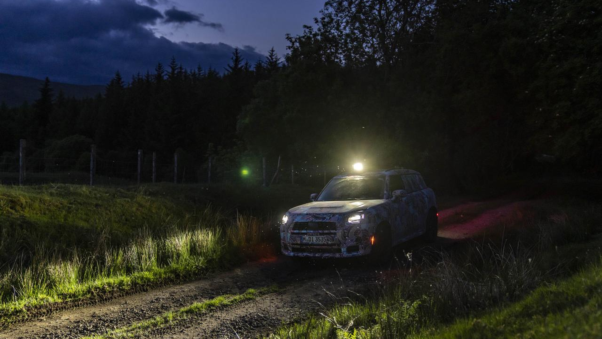Mini Countryman 2024: la terza generazione attraversa le Highlands ...